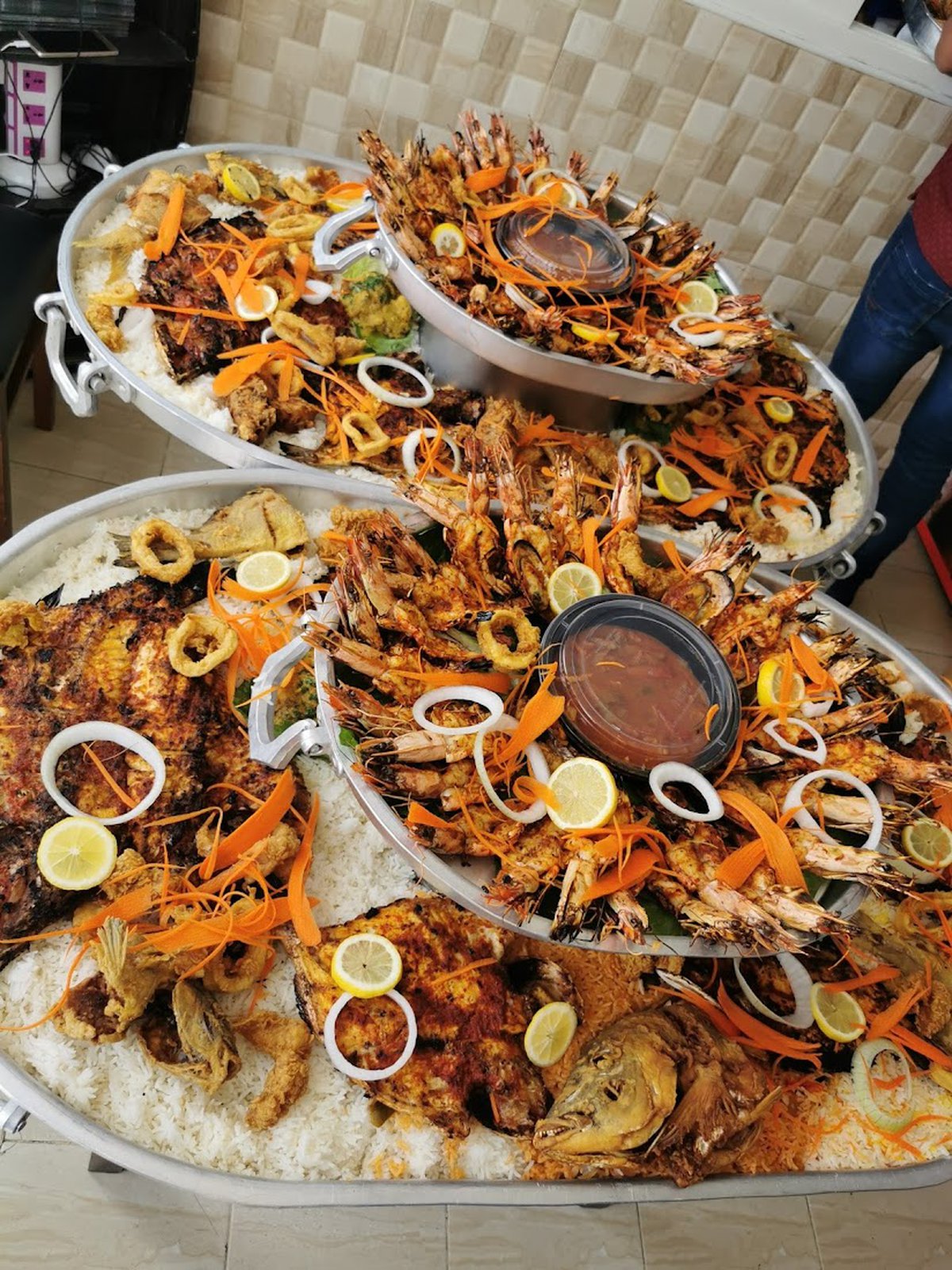 مطعم بيت الأسماك للمأكولات البحرية - أبو ظبي: أوقات العمل، الأنشطة ...