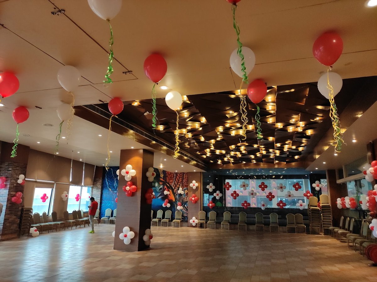 ARVED TRANSCUBE PLAZA - THE FAMILY MALL - أحمد آباد: Working hours ...