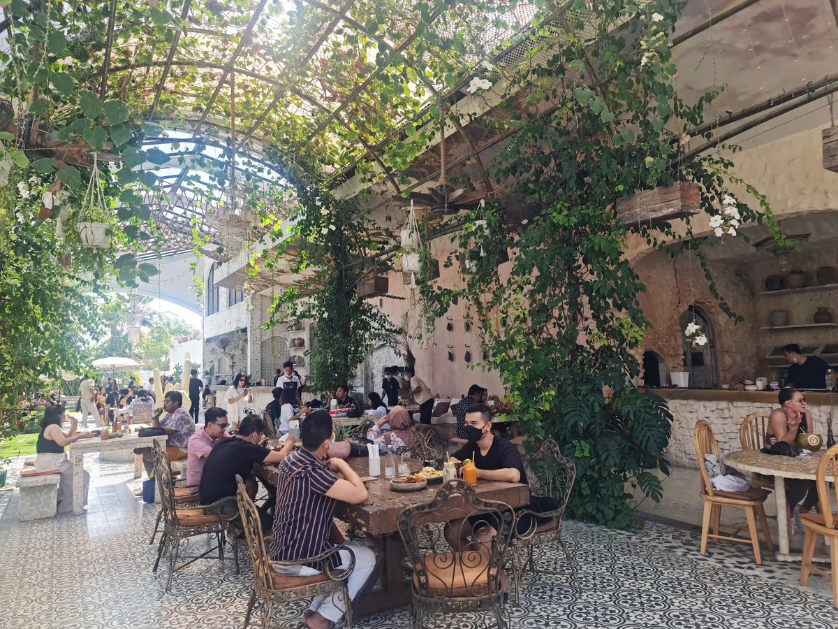 Penny Lane Restaurant - جزيرة بالي: Working hours, Activities, Visitor ...