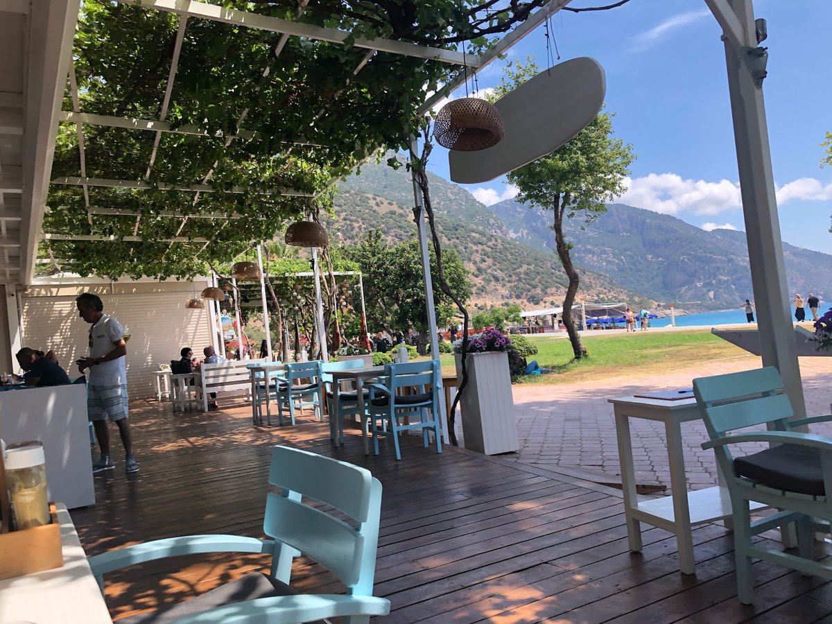 Buzz Beach Bar - فتحية: Working hours, Activities, Visitor reviews